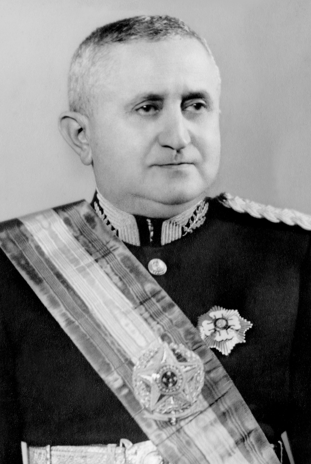 Governo de Gaspar Dutra (1946-1951) - História do Brasil - InfoEscola Governo de Gaspar Dutra (1946-1951) - História do Brasil - InfoEscola